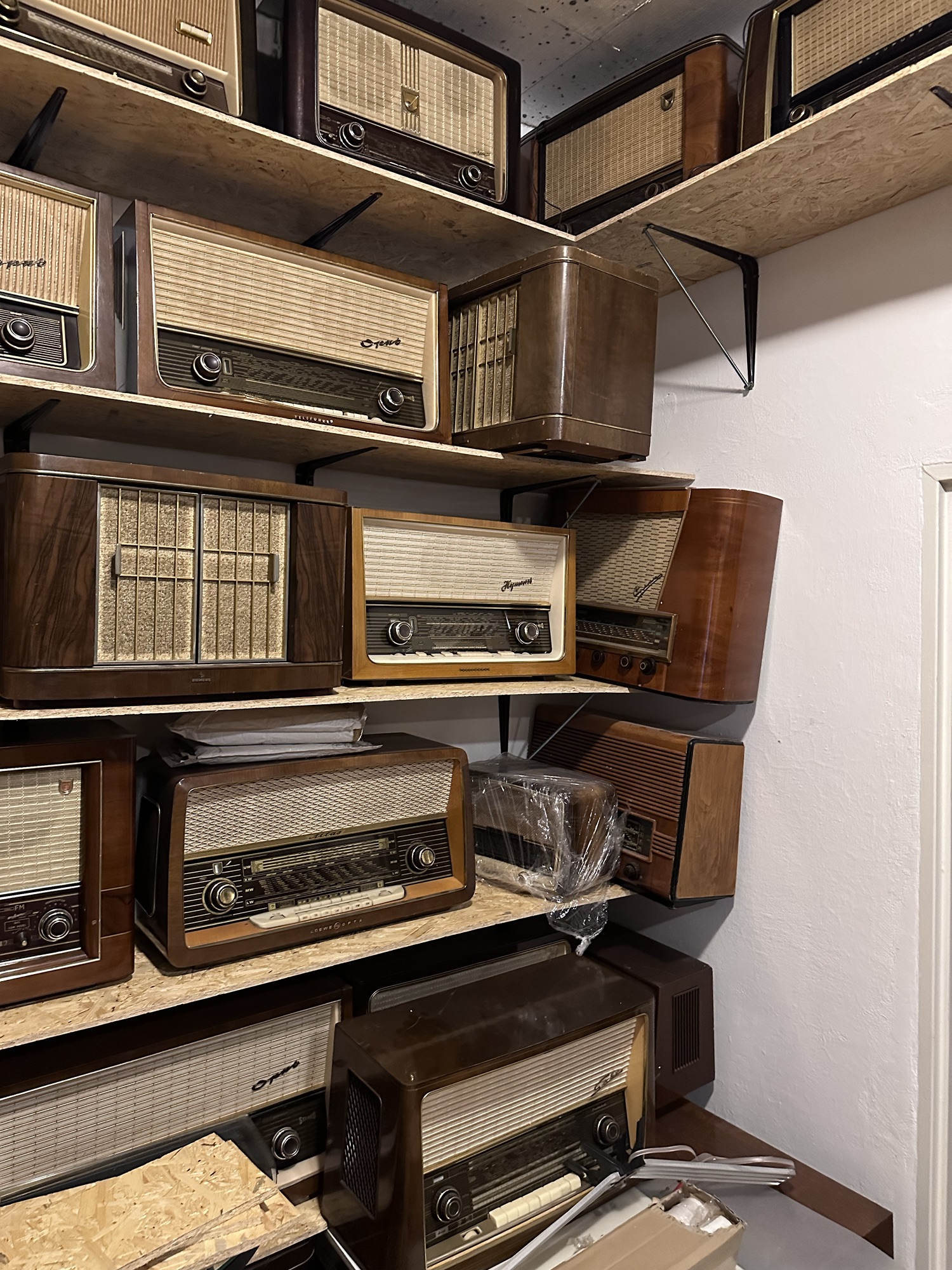 Questions and Answers – On Sales: 227 Old Vintage Radios Collection